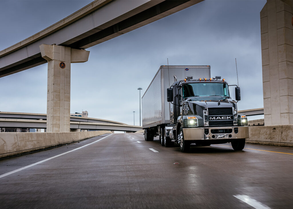 Los camiones Mack cumplen 100 años en Colombia - Autodigital