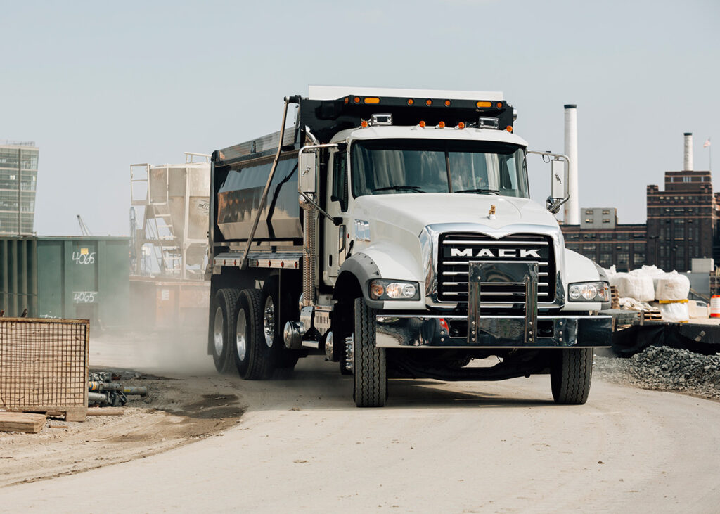 Los camiones Mack cumplen 100 años en Colombia - Autodigital